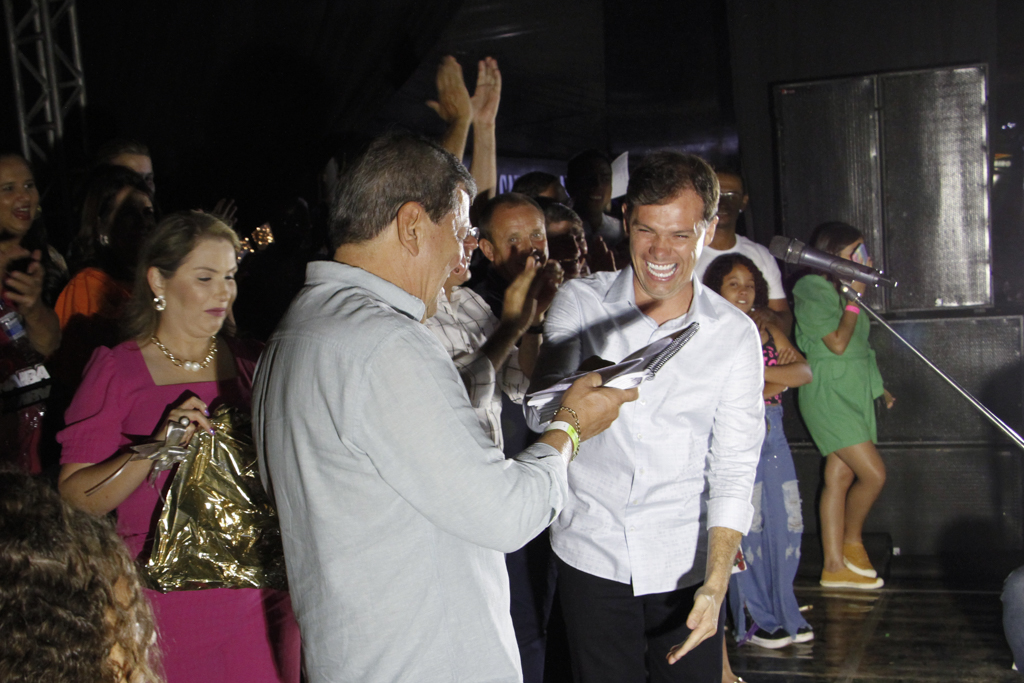 Reinauguração da Praça da República com Show da Bruna Viola ...